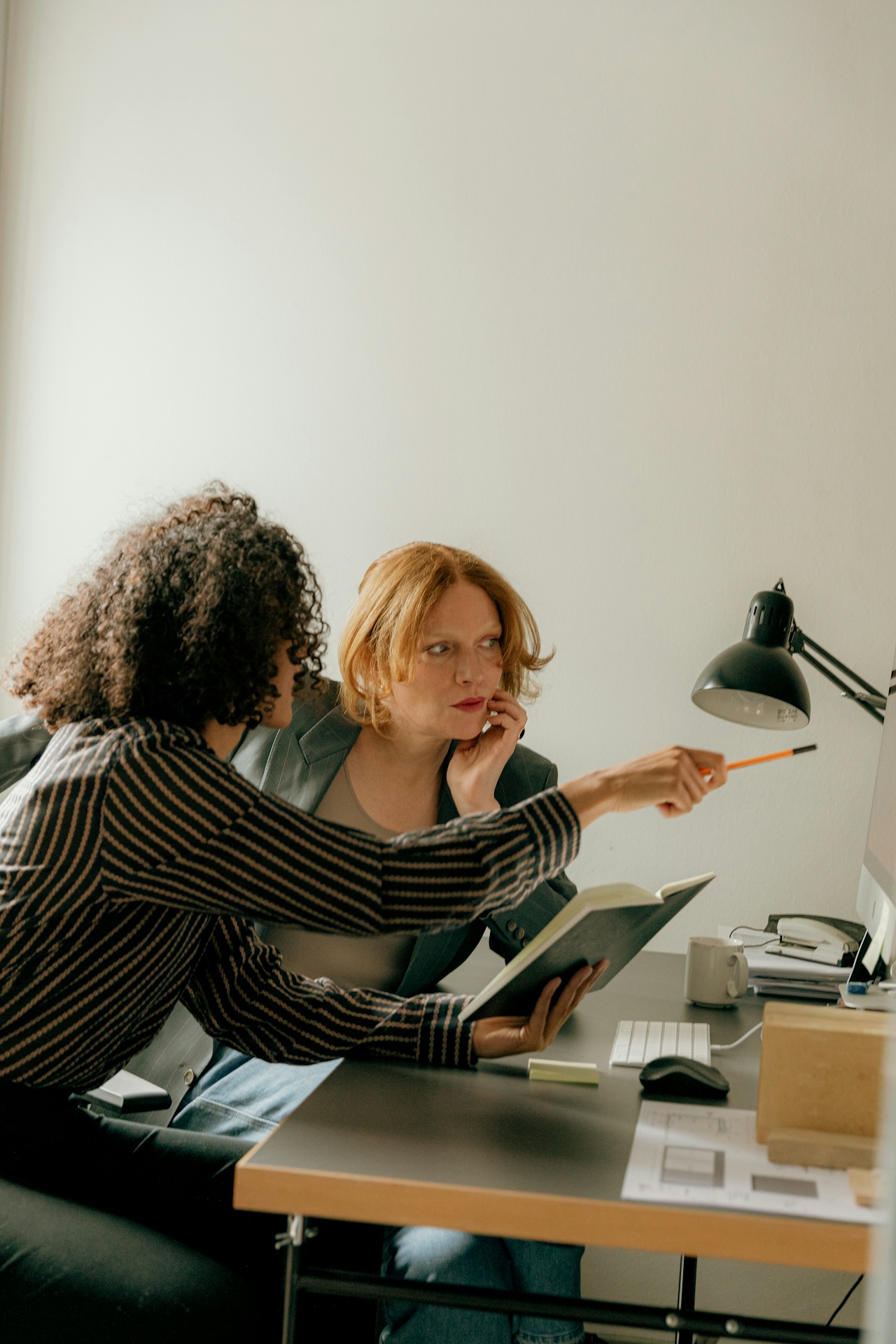 Schluss mit dem Feedback-Burger: So gibst du konstruktive Rückmeldungen
